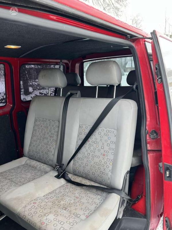 Red Volkswagen Transporter 2007 in Pasvalys, with an engine capacity of 2.50 L and mileage of 270 thousand km for 5350 €, photo 7 on AUTOMOTO.COM.LV