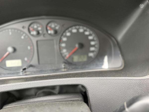 Sarkans Volkswagen Transporter 2007 Kazlų Rūda, ar dzinēja tilpumu 1.90 L un nobraukumu 357 tūkst. km par 5999 €, foto 7 vietnē AUTOMOTO.COM.LV