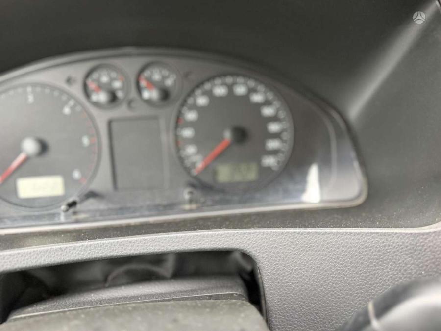 Sarkans Volkswagen Transporter 2007 Kazlų Rūda, ar dzinēja tilpumu 1.90 L un nobraukumu 357 tūkst. km par 5999 €, foto 8 vietnē AUTOMOTO.COM.LV