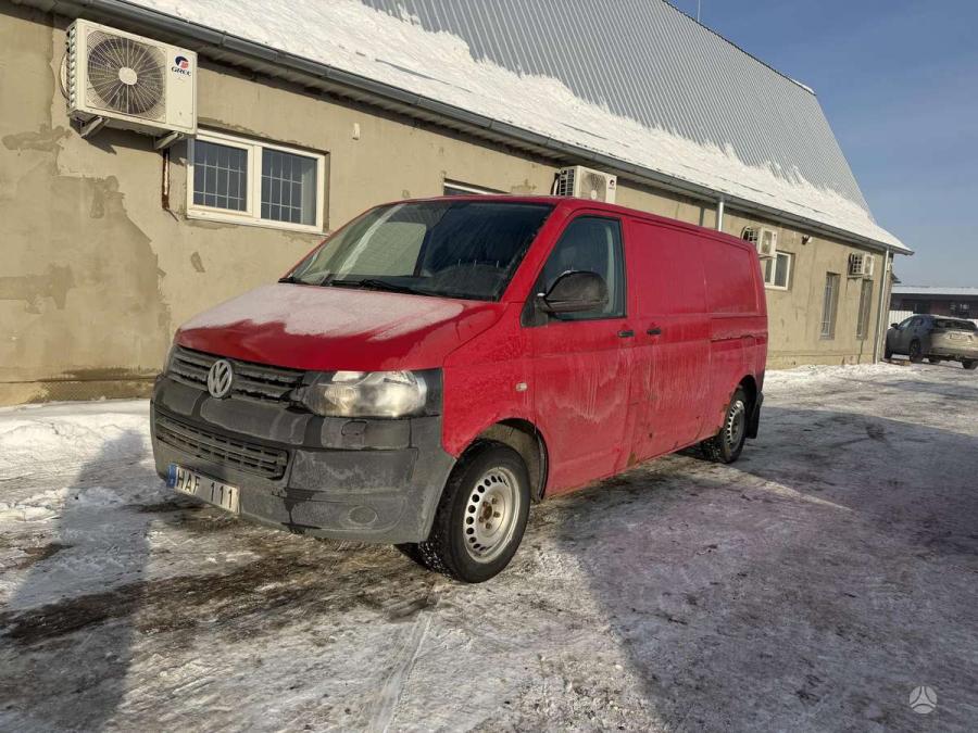 Sarkans Volkswagen Transporter 2010 Kauņa, ar dzinēja tilpumu 2.00 L un nobraukumu 317 tūkst. km par 3500 €, foto 1 vietnē AUTOMOTO.COM.LV