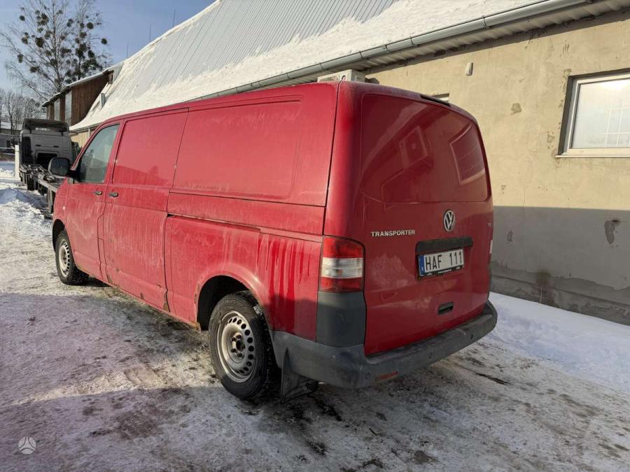 Sarkans Volkswagen Transporter 2010 Kauņa, ar dzinēja tilpumu 2.00 L un nobraukumu 317 tūkst. km par 3500 €, foto 5 vietnē AUTOMOTO.COM.LV