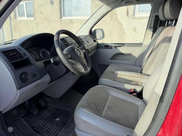 Sarkans Volkswagen Transporter 2010 Kauņa, ar dzinēja tilpumu 2.00 L un nobraukumu 317 tūkst. km par 3500 €, foto 6 vietnē AUTOMOTO.COM.LV