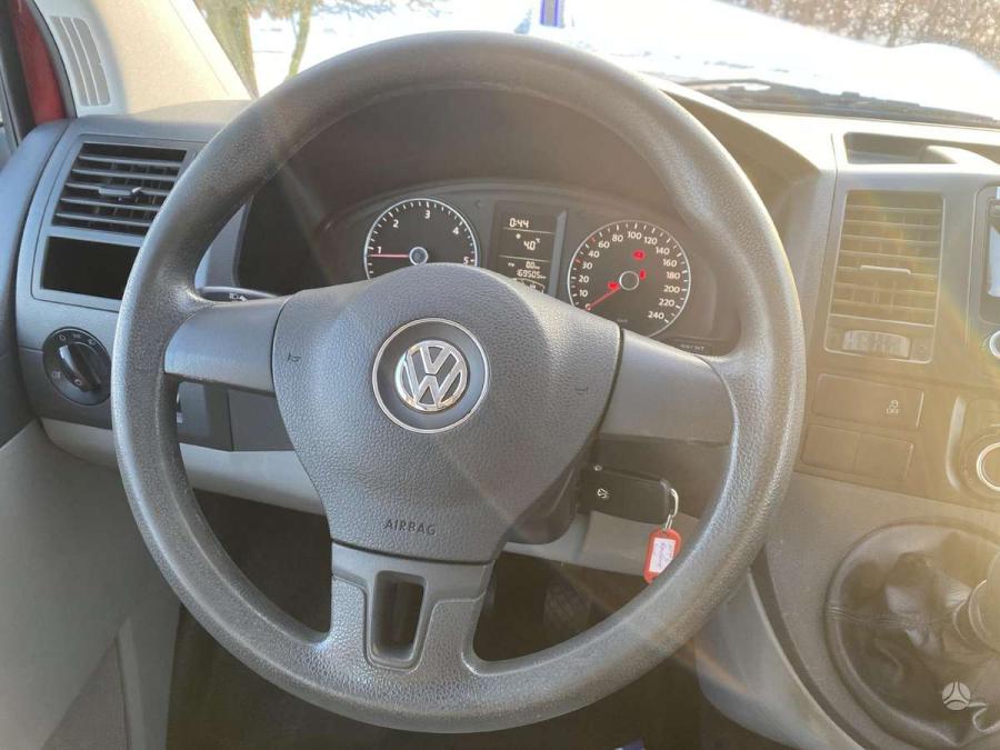 Red Volkswagen Transporter 2010 in Marijampole, with an engine capacity of 1.97 L and mileage of 169 thousand km for 10527 €, photo 14 on AUTOMOTO.COM.LV