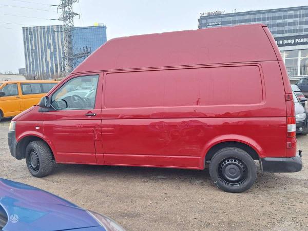 Red Volkswagen Transporter 2014 in Vilnius, with an engine capacity of 2.00 L and mileage of 278 thousand km for 7800 €, photo 3 on AUTOMOTO.COM.LV