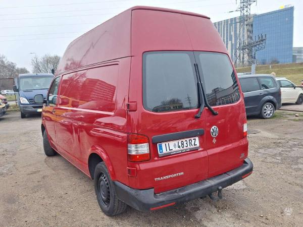 Red Volkswagen Transporter 2014 in Vilnius, with an engine capacity of 2.00 L and mileage of 278 thousand km for 7800 €, photo 4 on AUTOMOTO.COM.LV