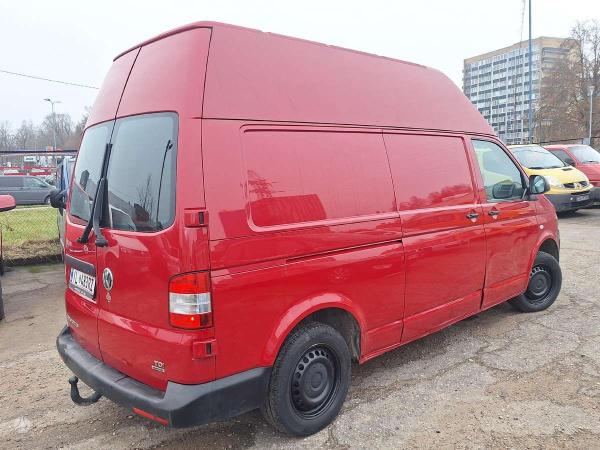 Red Volkswagen Transporter 2014 in Vilnius, with an engine capacity of 2.00 L and mileage of 278 thousand km for 7800 €, photo 5 on AUTOMOTO.COM.LV