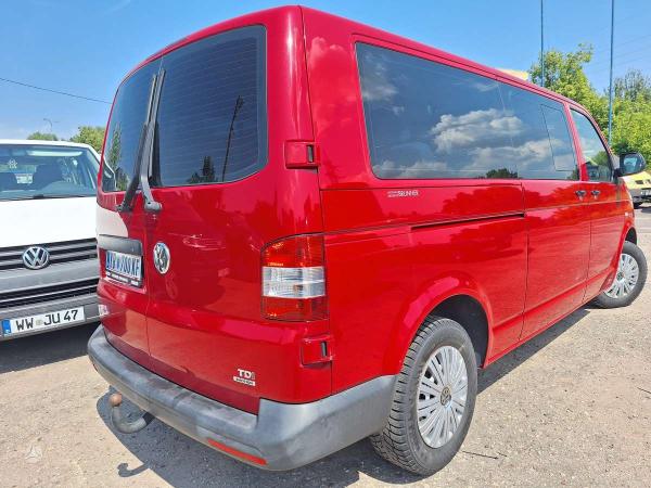 Red Volkswagen Transporter 2014 in Vilnius, with an engine capacity of 2.00 L and mileage of 287 thousand km for 11300 €, photo 7 on AUTOMOTO.COM.LV