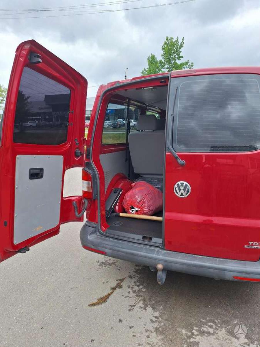 Sarkans Volkswagen Transporter 2014 Viļņa, ar dzinēja tilpumu 2.00 L un nobraukumu 287 tūkst. km par 11300 €, foto 19 vietnē AUTOMOTO.COM.LV