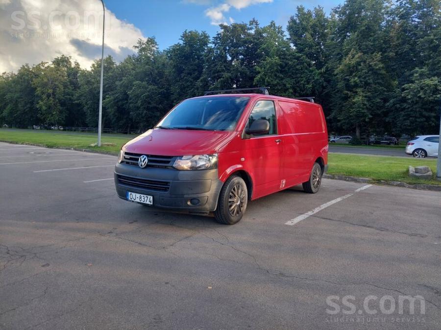 Red Volkswagen Transporter 2014 in Riga, with an engine capacity of 2.00 L and mileage of 232 thousand km for 8950 €, photo 1 on AUTOMOTO.COM.LV