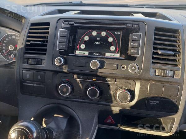 Sarkans Volkswagen Transporter 2014 Rīga, ar dzinēja tilpumu 2.00 L un nobraukumu 232 tūkst. km par 8950 €, foto 5 vietnē AUTOMOTO.COM.LV