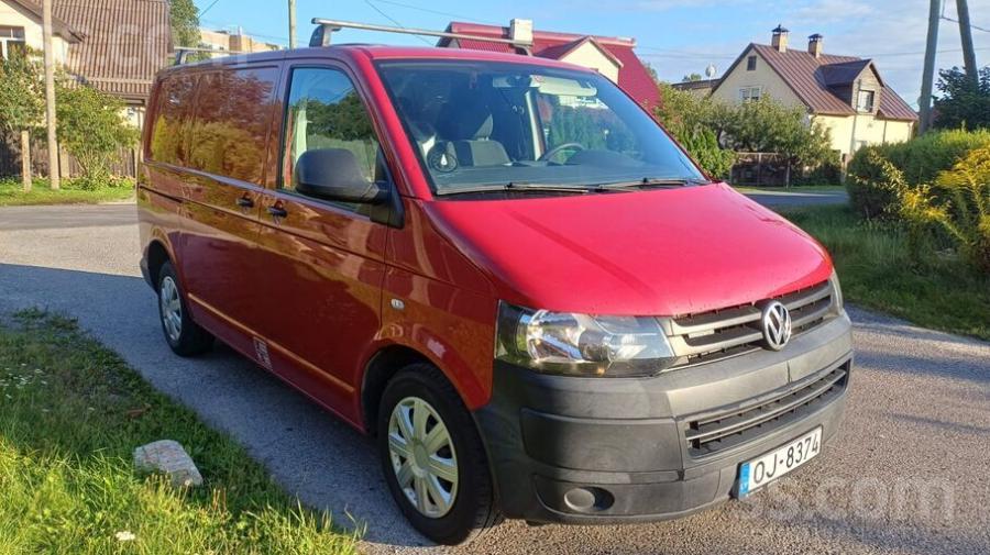 Sarkans Volkswagen Transporter 2014 Rīga, ar dzinēja tilpumu 2.00 L un nobraukumu 233 tūkst. km par 7950 €, foto 1 vietnē AUTOMOTO.COM.LV