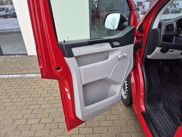 Red Volkswagen Transporter 2016 in Marijampole, with an engine capacity of 1.97 L and mileage of 247 thousand km for 13500 €, photo 9 on AUTOMOTO.COM.LV