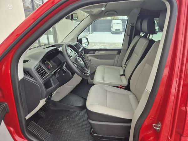 Red Volkswagen Transporter 2016 in Marijampole, with an engine capacity of 1.97 L and mileage of 247 thousand km for 13500 €, photo 10 on AUTOMOTO.COM.LV