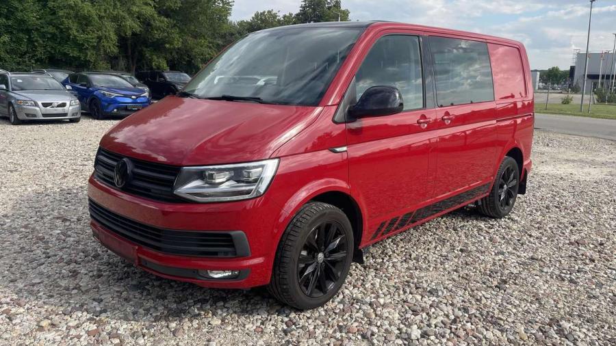 Red Volkswagen Transporter 2019 in Kaunas, with an engine capacity of 1.97 L and mileage of 250 thousand km for 11900 €, photo 1 on AUTOMOTO.COM.LV