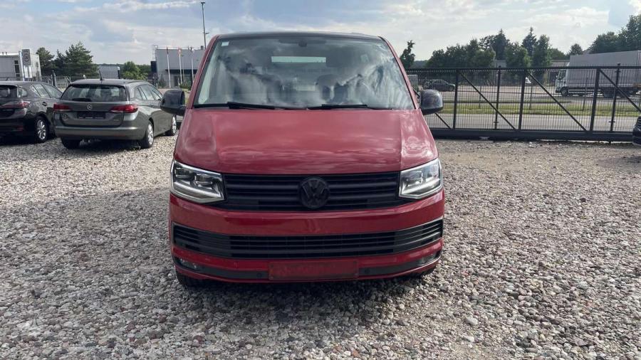 Red Volkswagen Transporter 2019 in Kaunas, with an engine capacity of 1.97 L and mileage of 250 thousand km for 11900 €, photo 3 on AUTOMOTO.COM.LV
