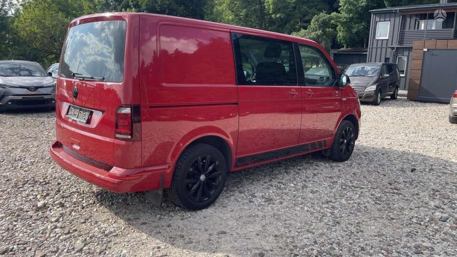 Red Volkswagen Transporter 2019 in Kaunas, with an engine capacity of 1.97 L and mileage of 250 thousand km for 11900 €, photo 6 on AUTOMOTO.COM.LV