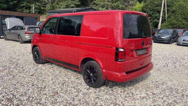 Red Volkswagen Transporter 2019 in Kaunas, with an engine capacity of 1.97 L and mileage of 250 thousand km for 11900 €, photo 7 on AUTOMOTO.COM.LV