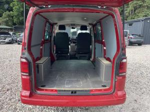Red Volkswagen Transporter 2019 in Kaunas, with an engine capacity of 1.97 L and mileage of 250 thousand km for 11900 €, photo 11 on AUTOMOTO.COM.LV