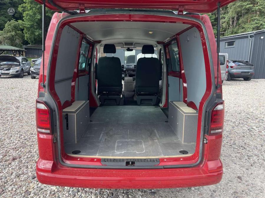 Red Volkswagen Transporter 2019 in Kaunas, with an engine capacity of 1.97 L and mileage of 250 thousand km for 11900 €, photo 11 on AUTOMOTO.COM.LV