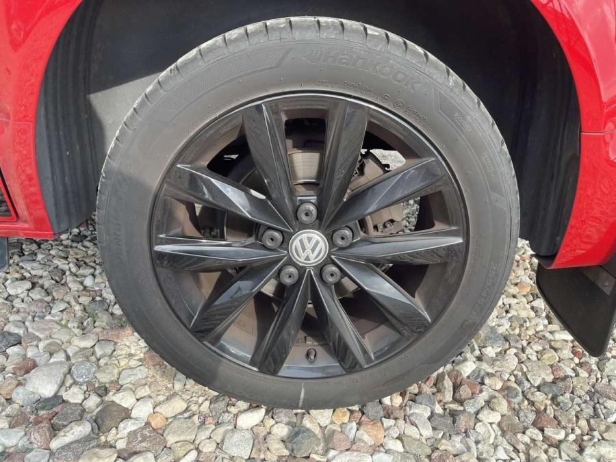 Red Volkswagen Transporter 2019 in Kaunas, with an engine capacity of 1.97 L and mileage of 250 thousand km for 11900 €, photo 14 on AUTOMOTO.COM.LV