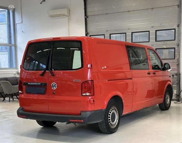 Red Volkswagen Transporter 2020 in Vilnius, with an engine capacity of 1.97 L and mileage of 159 thousand km for 18392 €, photo 4 on AUTOMOTO.COM.LV