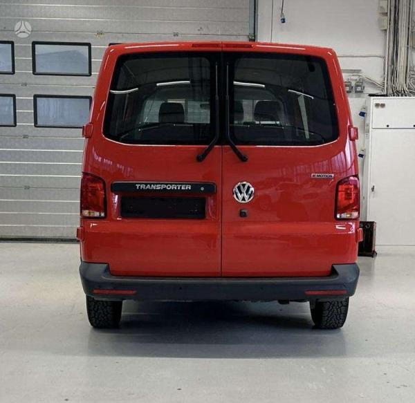 Red Volkswagen Transporter 2020 in Vilnius, with an engine capacity of 1.97 L and mileage of 159 thousand km for 18392 €, photo 6 on AUTOMOTO.COM.LV