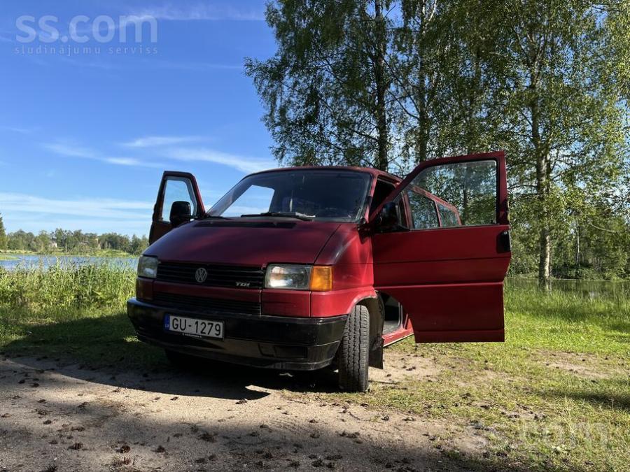Sarkans Volkswagen Transporter 1991 Madona, ar dzinēja tilpumu 2.40 L un nobraukumu 368 tūkst. km par 3000 €, foto 1 vietnē AUTOMOTO.COM.LV