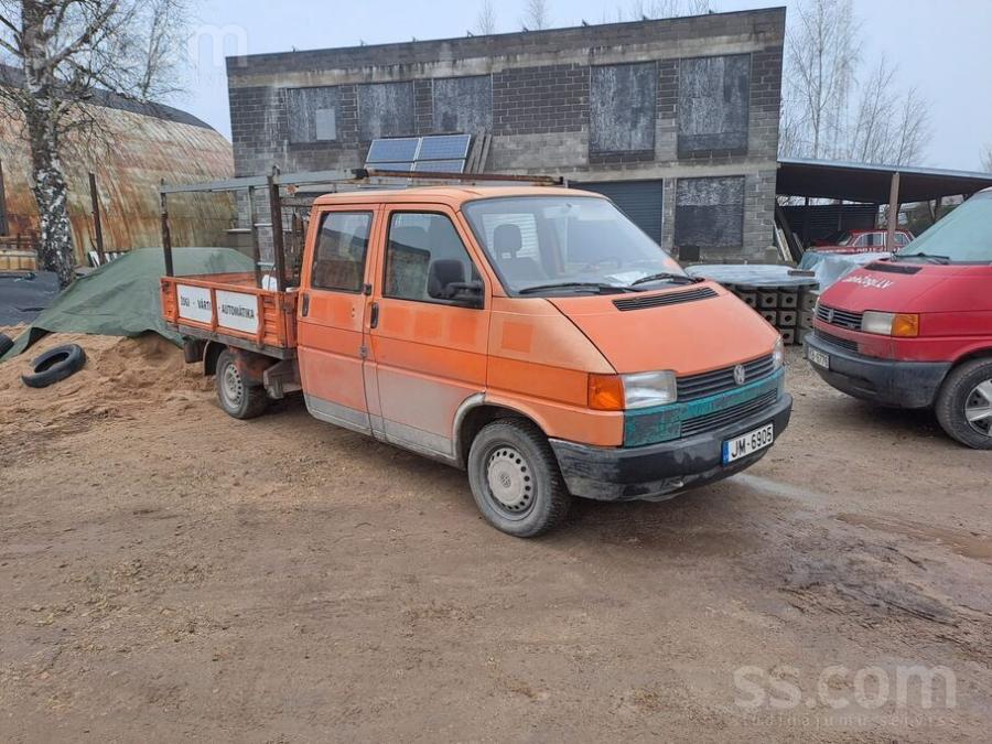 Red Volkswagen Transporter 1991 in Riga, with an engine capacity of 2.40 L and mileage of 400 thousand km for 1300 €, photo 1 on AUTOMOTO.COM.LV