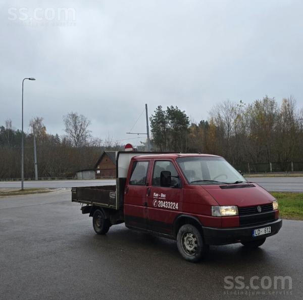 Red Volkswagen Transporter 1993 in Daugavpils, with an engine capacity of 2.40 L and mileage of 349 thousand km for 1900 €, photo 1 on AUTOMOTO.COM.LV