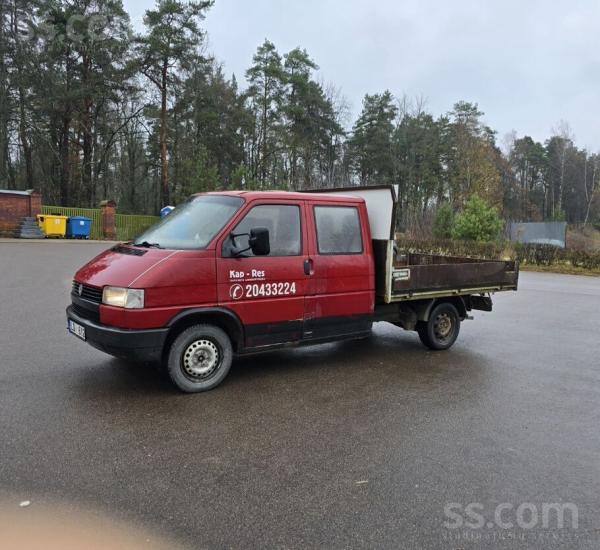 Red Volkswagen Transporter 1993 in Daugavpils, with an engine capacity of 2.40 L and mileage of 349 thousand km for 1900 €, photo 2 on AUTOMOTO.COM.LV