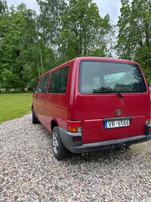 Red Volkswagen Transporter 1999 in Ogre, with an engine capacity of 2.50 L and mileage of 492 thousand km for 3200 €, photo 5 on AUTOMOTO.COM.LV