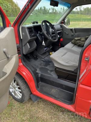 Red Volkswagen Transporter 2000 in Rezekne, with an engine capacity of 2.50 L and mileage of 346 thousand km for 3650 €, photo 8 on AUTOMOTO.COM.LV