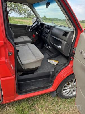 Red Volkswagen Transporter 2000 in Rezekne, with an engine capacity of 2.50 L and mileage of 346 thousand km for 3650 €, photo 9 on AUTOMOTO.COM.LV