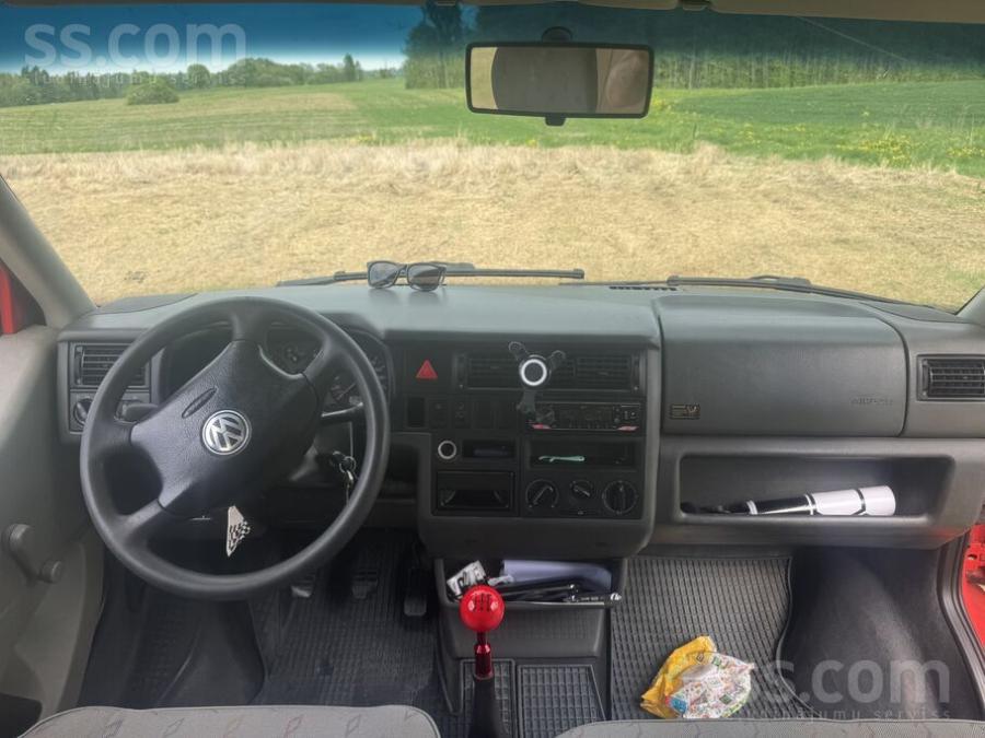 Red Volkswagen Transporter 2000 in Rezekne, with an engine capacity of 2.50 L and mileage of 346 thousand km for 3650 €, photo 11 on AUTOMOTO.COM.LV