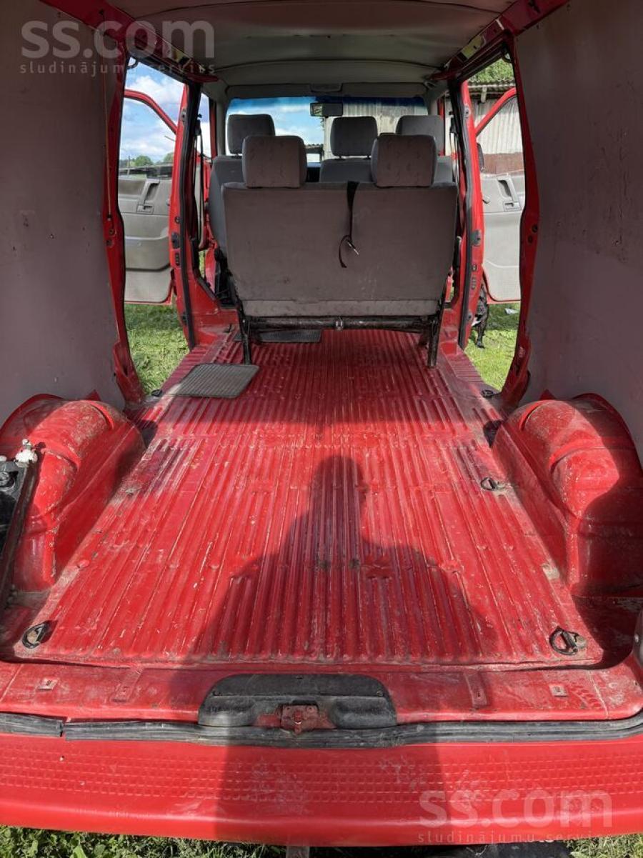 Red Volkswagen Transporter 2000 in Rezekne, with an engine capacity of 2.50 L and mileage of 346 thousand km for 3650 €, photo 14 on AUTOMOTO.COM.LV