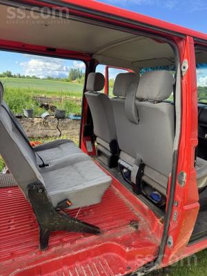 Sarkans Volkswagen Transporter 2000 Rēzekne, ar dzinēja tilpumu 2.50 L un nobraukumu 347 tūkst. km par 3400 €, foto 14 vietnē AUTOMOTO.COM.LV