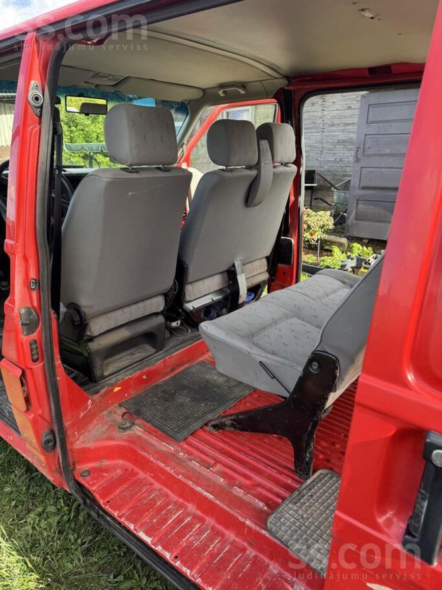 Sarkans Volkswagen Transporter 2000 Rēzekne, ar dzinēja tilpumu 2.50 L un nobraukumu 347 tūkst. km par 3400 €, foto 15 vietnē AUTOMOTO.COM.LV