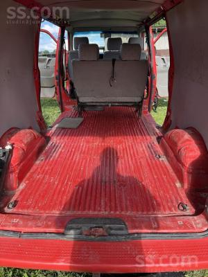 Sarkans Volkswagen Transporter 2000 Rēzekne, ar dzinēja tilpumu 2.50 L un nobraukumu 347 tūkst. km par 3400 €, foto 16 vietnē AUTOMOTO.COM.LV