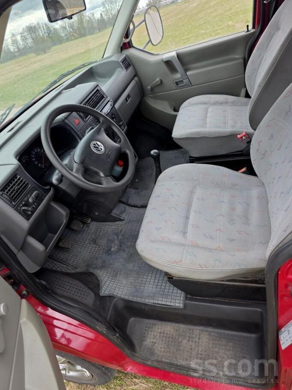 Red Volkswagen Transporter 2001 in Cesis, with an engine capacity of 2.50 L and mileage of 146 thousand km for 4235 €, photo 4 on AUTOMOTO.COM.LV