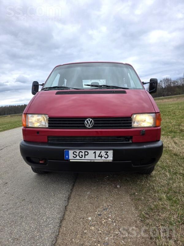 Red Volkswagen Transporter 2001 in Cesis, with an engine capacity of 2.50 L and mileage of 146 thousand km for 4235 €, photo 7 on AUTOMOTO.COM.LV