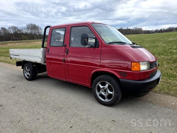 Red Volkswagen Transporter 2001 in Cesis, with an engine capacity of 2.50 L and mileage of 146 thousand km for 4235 €, photo 8 on AUTOMOTO.COM.LV