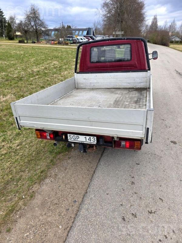 Red Volkswagen Transporter 2001 in Cesis, with an engine capacity of 2.50 L and mileage of 146 thousand km for 4235 €, photo 9 on AUTOMOTO.COM.LV