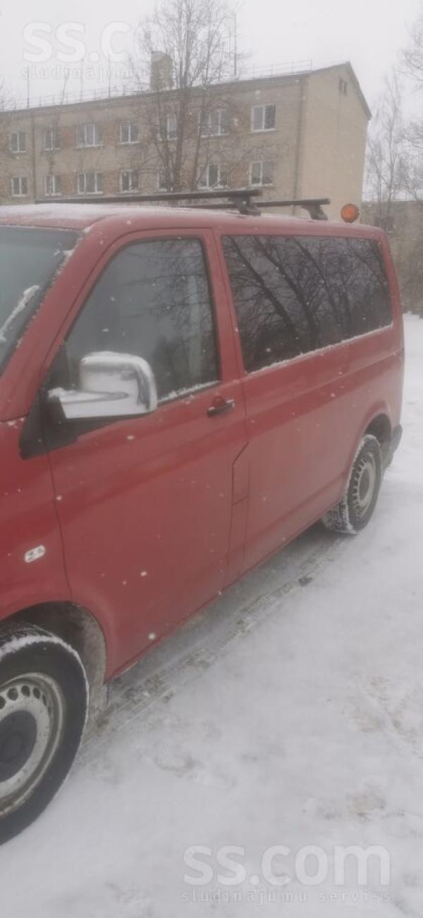 Red Volkswagen Transporter 2004 in Riga, with an engine capacity of 1.90 L and mileage of 266 thousand km for 5200 €, photo 9 on AUTOMOTO.COM.LV
