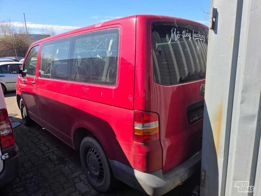 Sarkans Volkswagen Transporter 2004 Kretinga, ar dzinēja tilpumu 2.50 L un nobraukumu 360 tūkst. km par 3450 €, foto 3 vietnē AUTOMOTO.COM.LV