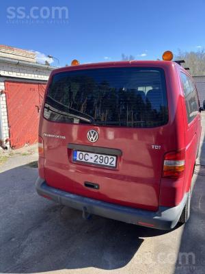 Sarkans Volkswagen Transporter 2004 Rīga, ar dzinēja tilpumu 1.90 L un nobraukumu 273 tūkst. km par 4800 €, foto  vietnē AUTOMOTO.COM.LV