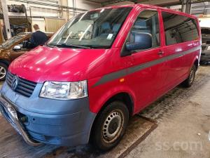 Red Volkswagen Transporter 2005 in Valmiera, with an engine capacity of 2.50 L and mileage of 303 thousand km for 5500 €, photo 2 on AUTOMOTO.COM.LV