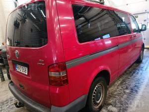 Red Volkswagen Transporter 2005 in Valmiera, with an engine capacity of 2.50 L and mileage of 303 thousand km for 5500 €, photo 5 on AUTOMOTO.COM.LV