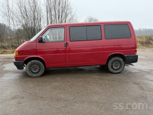 Red Volkswagen Transporter 2006 in Talsi, with an engine capacity of 1.90 L and mileage of 307 thousand km for 2250 €, photo 4 on AUTOMOTO.COM.LV