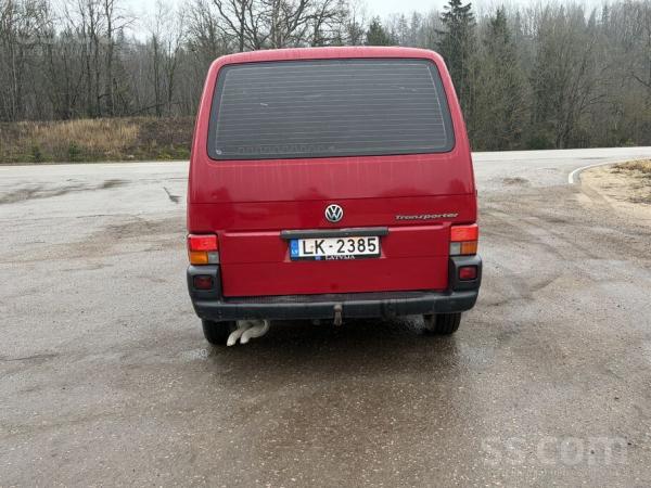 Red Volkswagen Transporter 2006 in Talsi, with an engine capacity of 1.90 L and mileage of 307 thousand km for 2250 €, photo 6 on AUTOMOTO.COM.LV