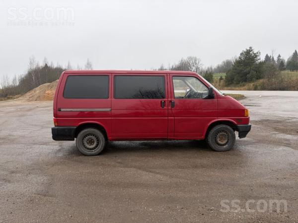 Red Volkswagen Transporter 2006 in Talsi, with an engine capacity of 1.90 L and mileage of 307 thousand km for 2250 €, photo 7 on AUTOMOTO.COM.LV